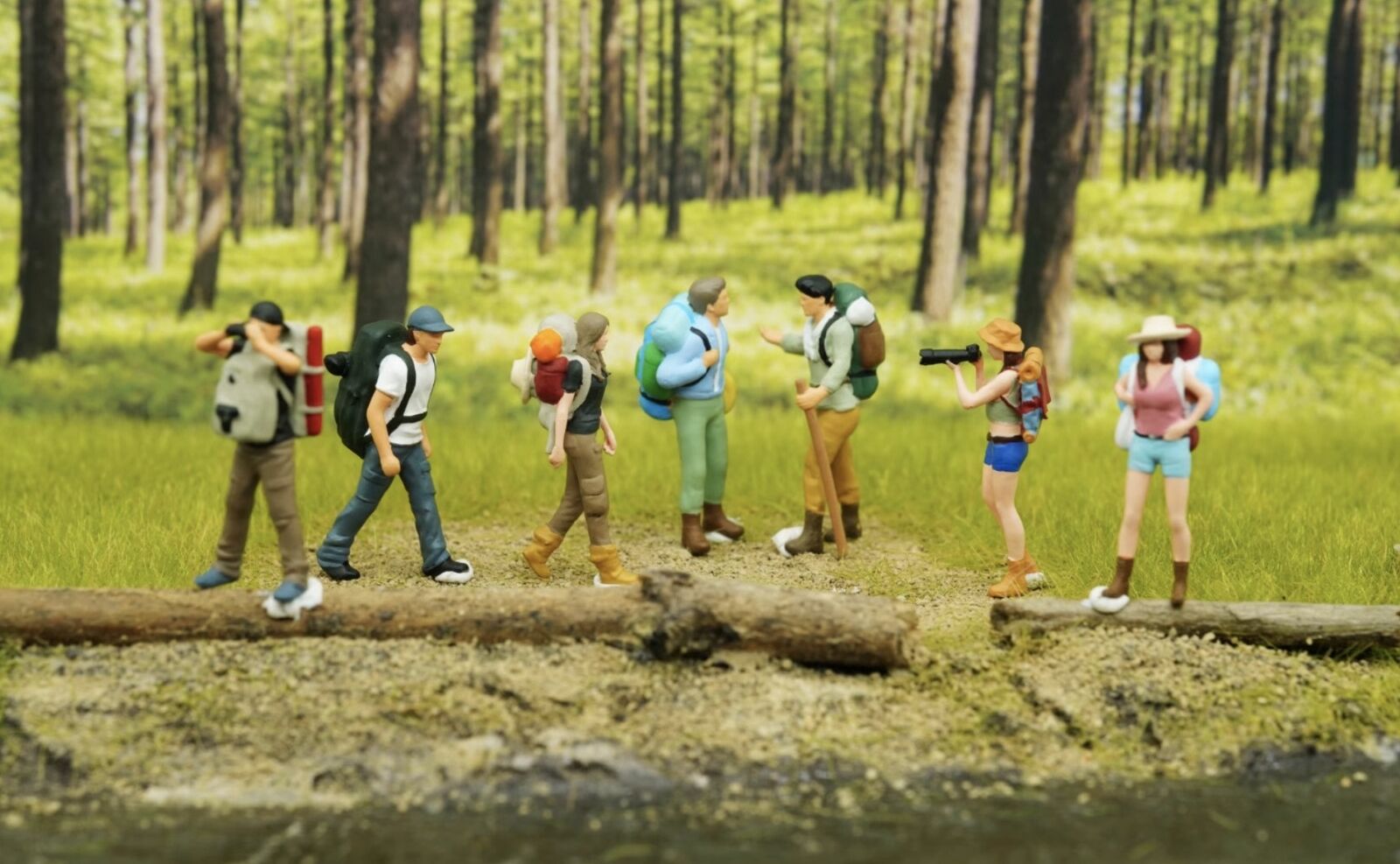 1:64 Painted Figure Model Miniature Resin Diorama Toy Hiker Climber Ba ...