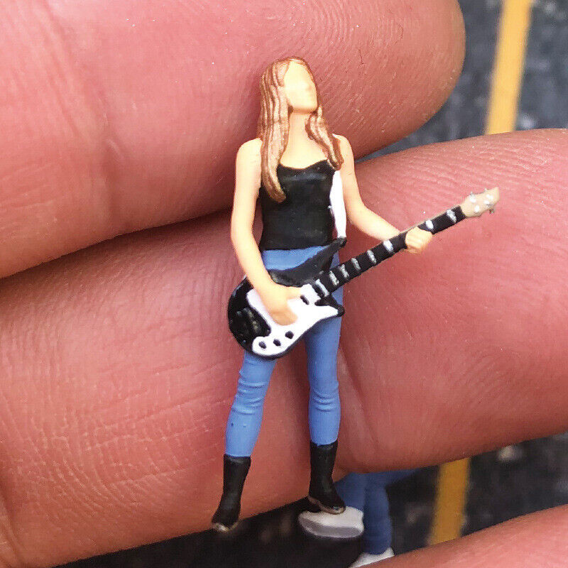 1:64 Painted Figure Mini Model Miniature Resin Diorama Guitar Singer G ...