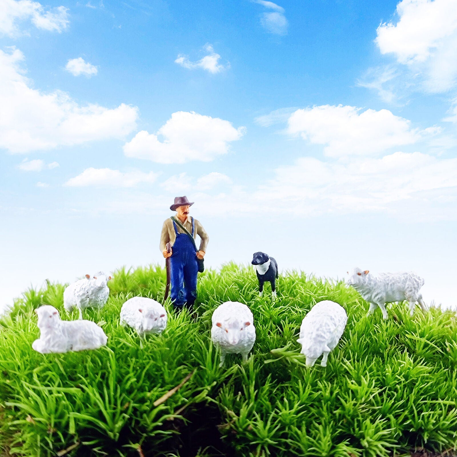 1:64 Painted Figure Mini Model Miniature Resin Diorama Shepherd Sheep ...