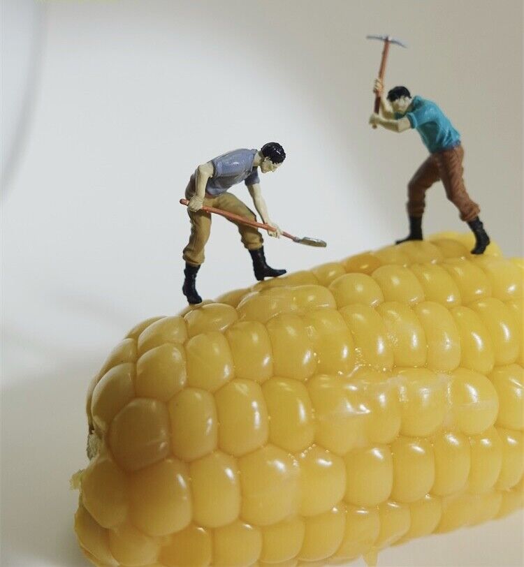 1:64 Painted Figure Model Miniature Resin Diorama Sand Toy Miner Worke ...
